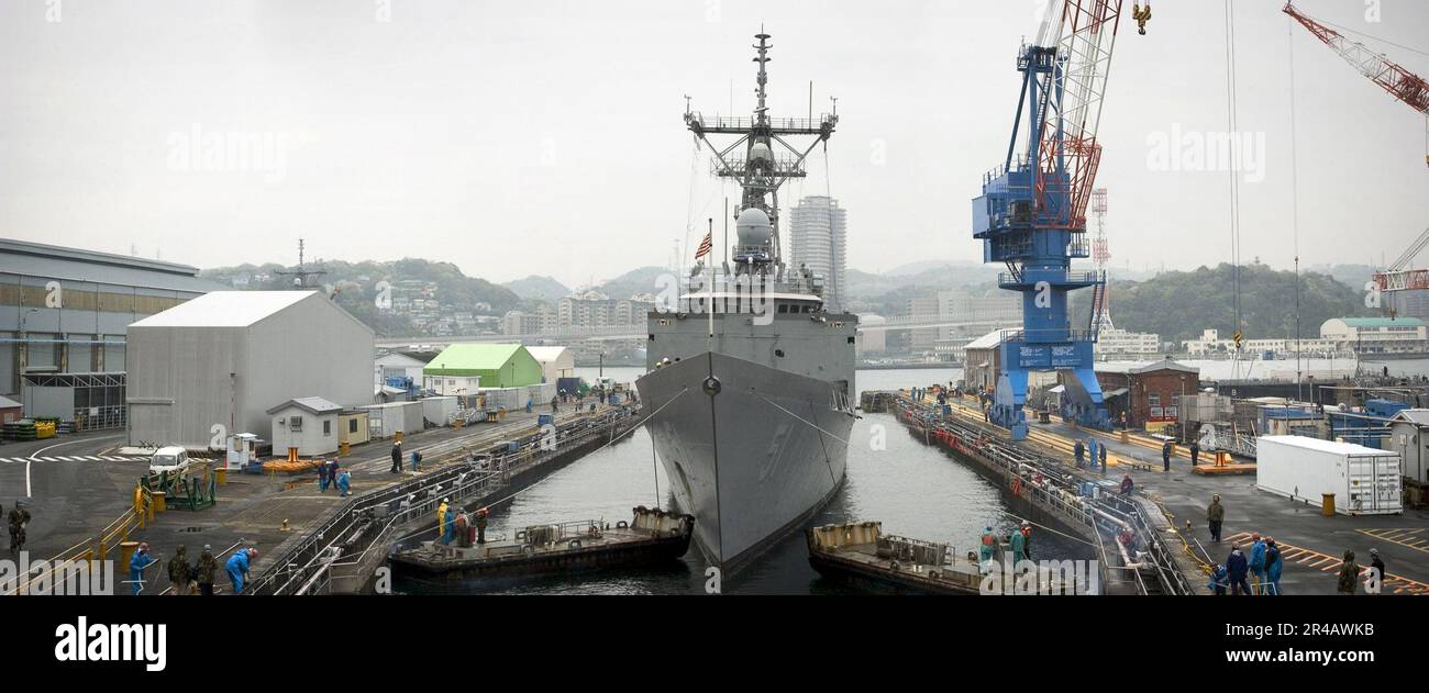 US Navy The Oliver Hazard Perry-class guided missile frigate USS Gary ...