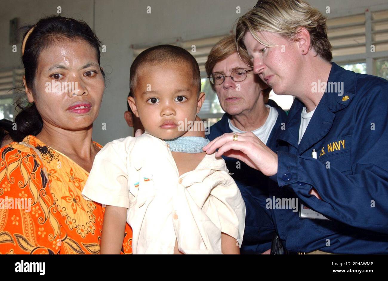 US Navy Lt. Cmdr. determine the seriousness of the patient's medical ...
