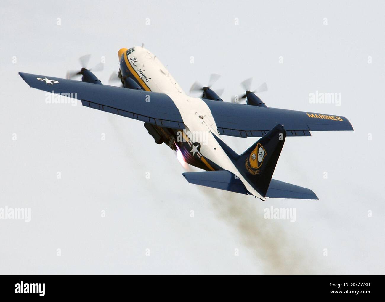 Us Navy A Us Marine Corps C 130 Hercules Fat Albert Assigned To The Us Navy Blue Angels