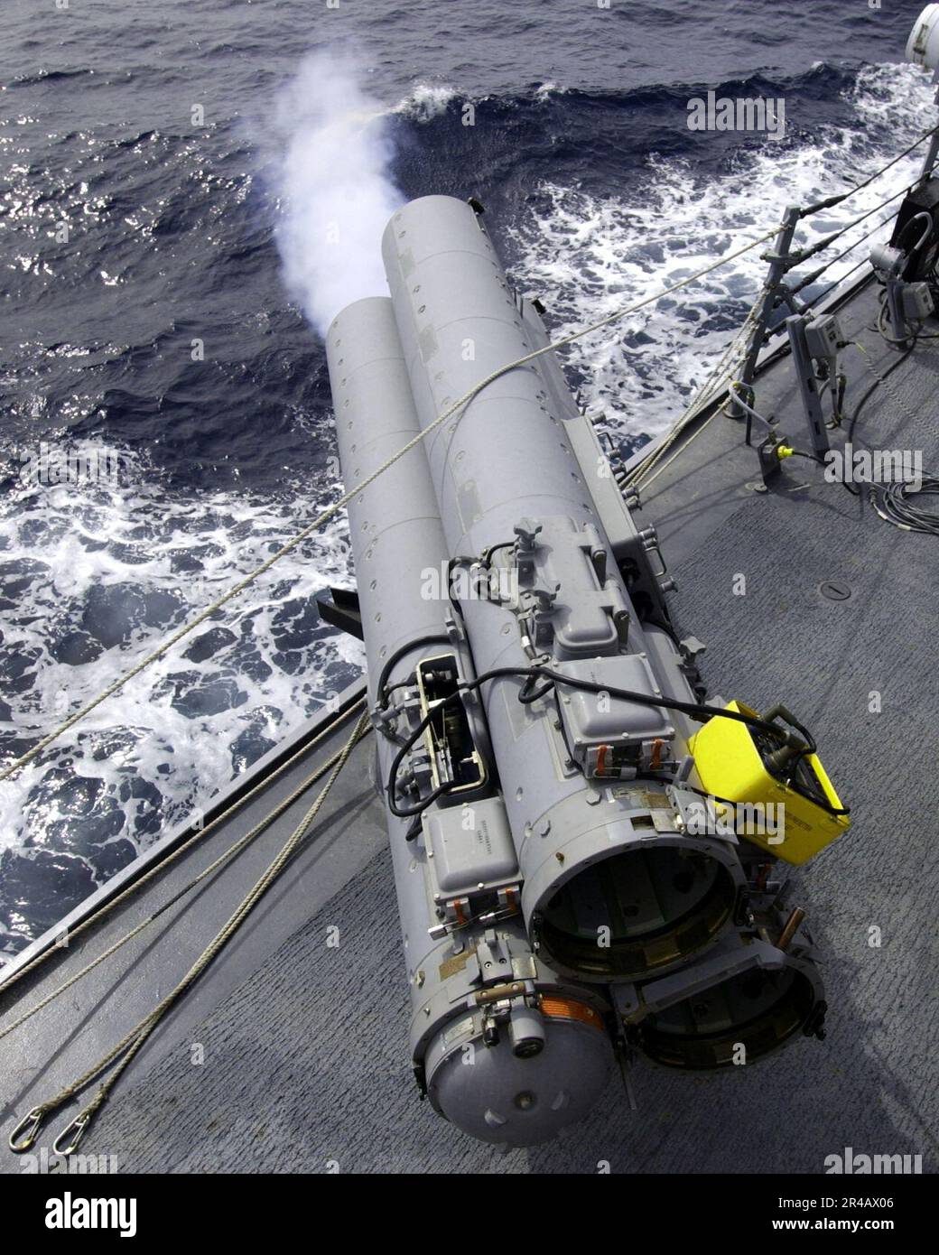 US Navy The guided missile destroyer USS Mustin (DDG 89), test fires ...