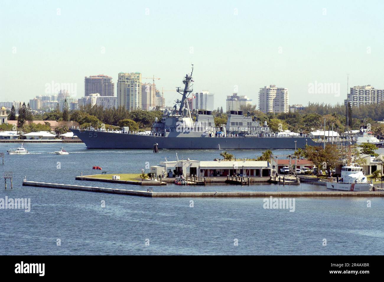 US Navy The guided missile destroyer USS Stout (DDG 55) and her crew ...