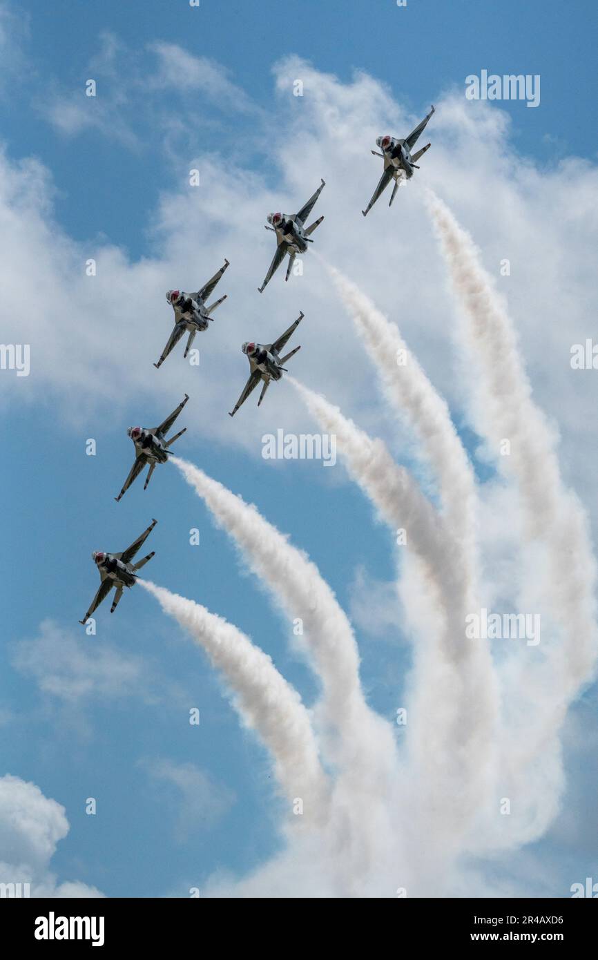 The United States Air Force Air Demonstration Squadron "Thunderbirds ...