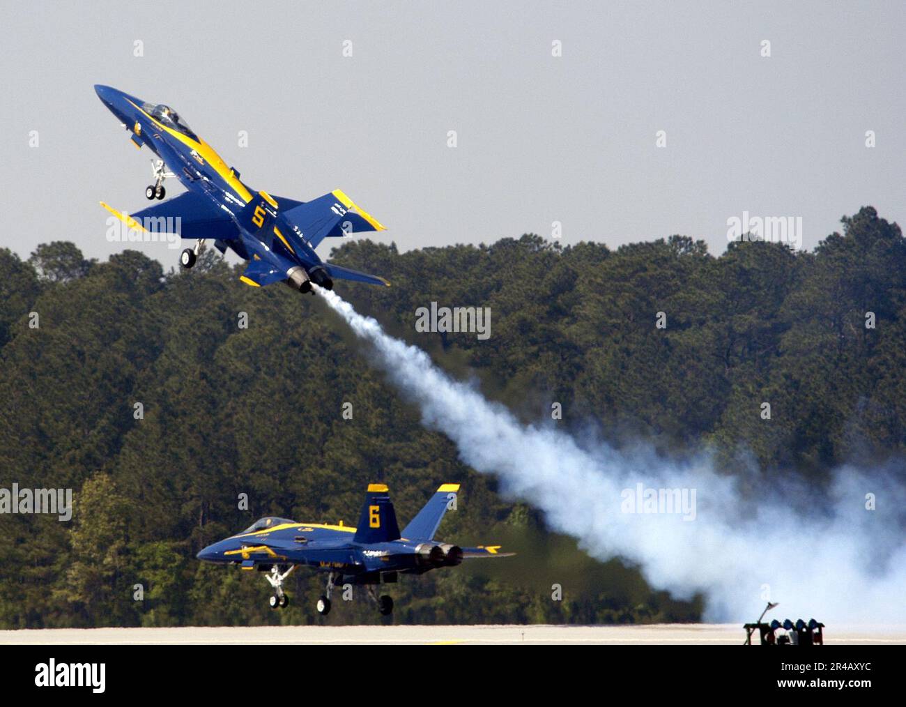 US Navy Lead Solo, Lt. Cmdr. assigned to the U.S. Navy flight ...