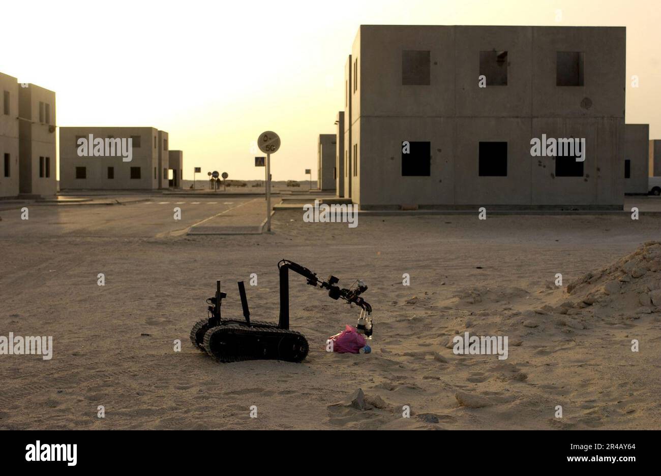 US Navy One of Explosive Ordnance Disposal Mobile Unit Four's (EODMU-4 ...