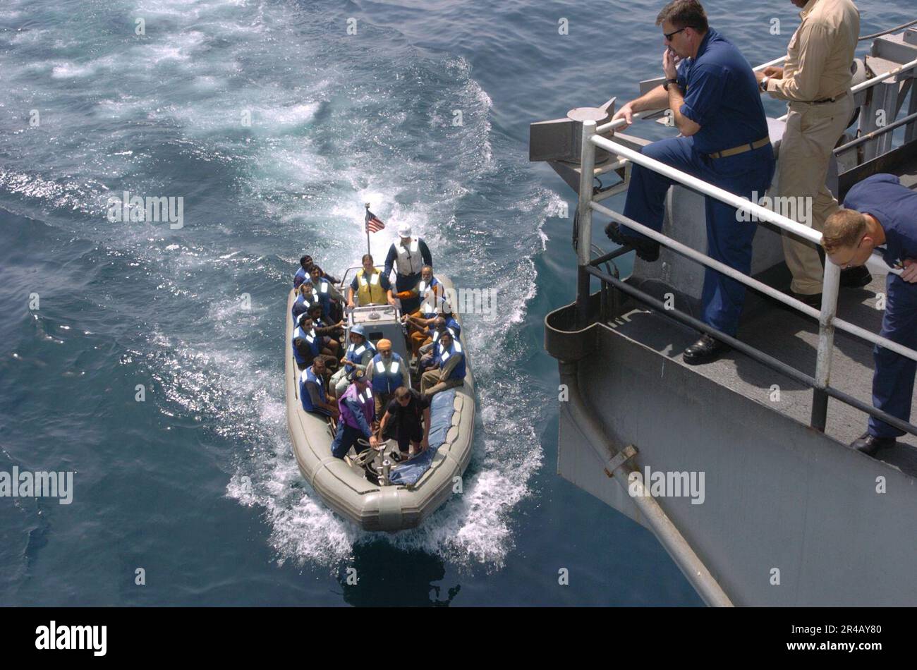 US Navy Sailors assigned to the guided missile destroyer USS Mustin ...