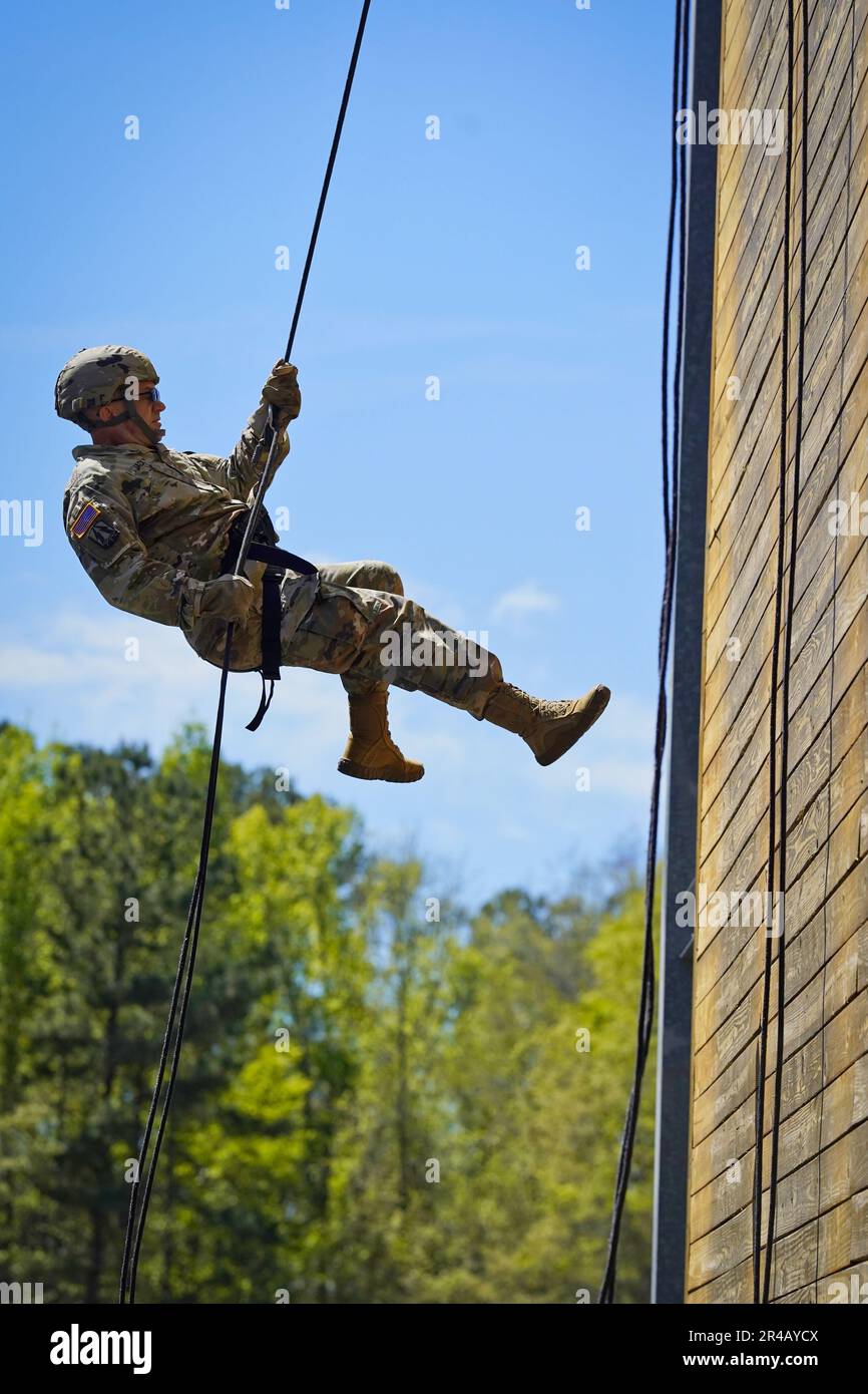 Soldiers in the 81st Readiness Division tackle Victory Tower at Ft ...