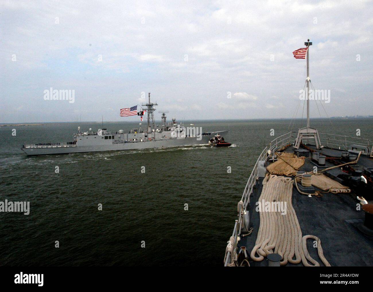 US Navy The guided missile frigate USS Hawes (FFG 53) departs Naval ...