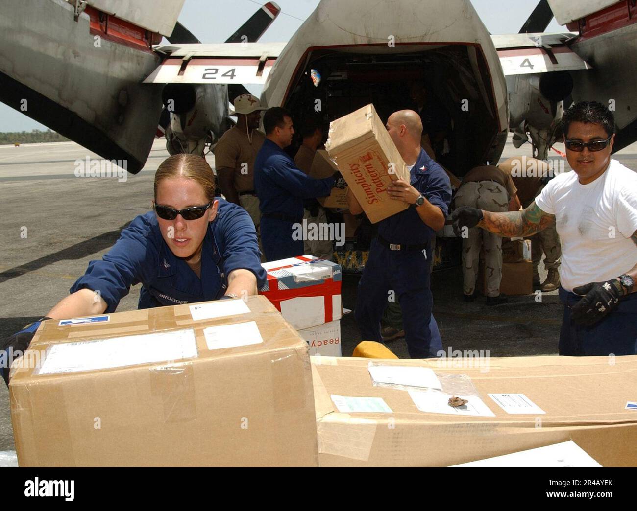 US Navy Sailors assigned to the Carl Vinson Carrier Strike load a C-2 ...