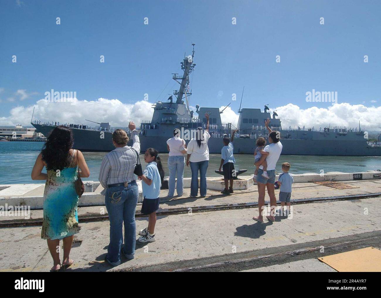 US Navy Family and friends say goodbye to crew members stationed aboard ...