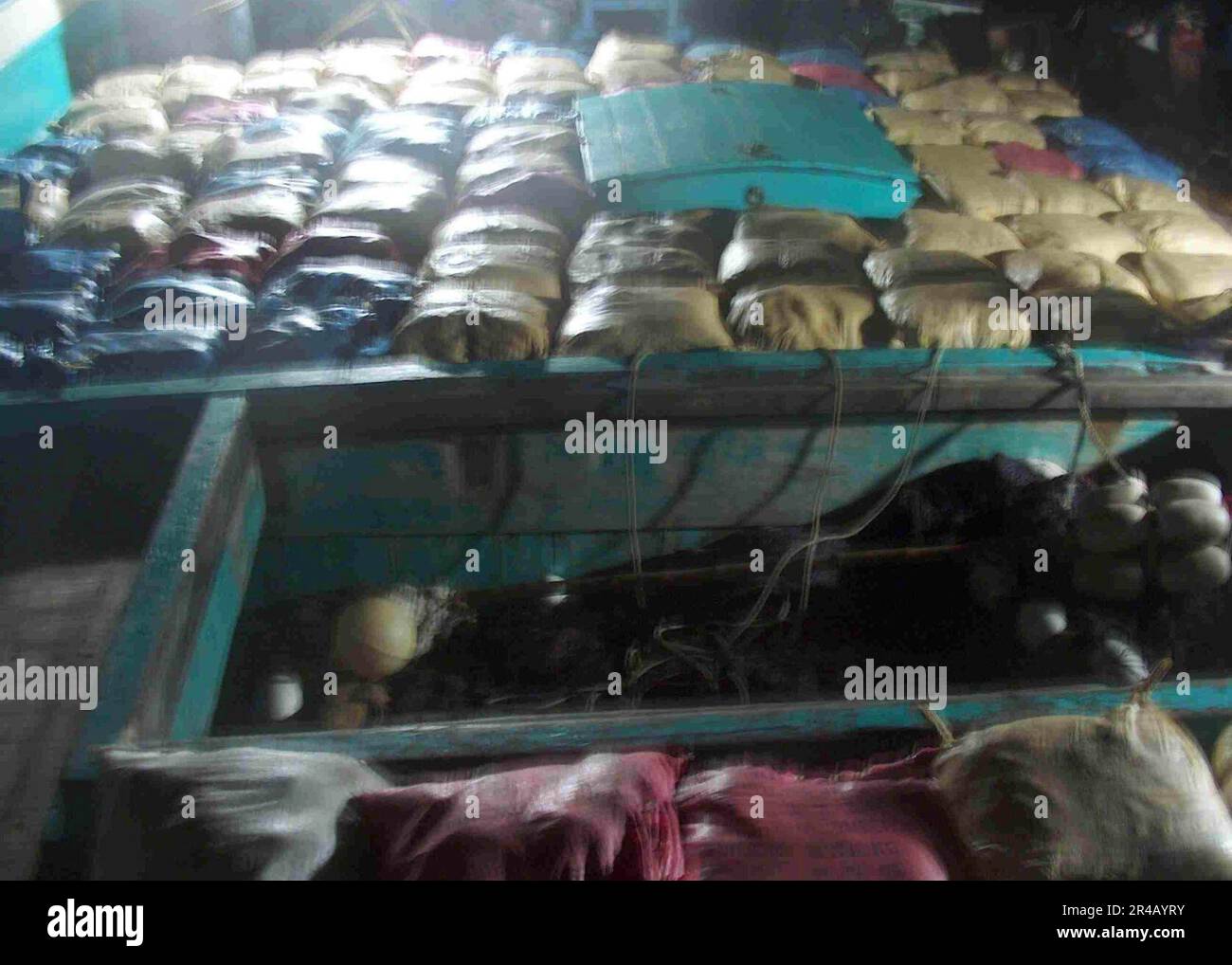 US Navy 4, 200 pounds of hashish seized by a flag verification boarding ...