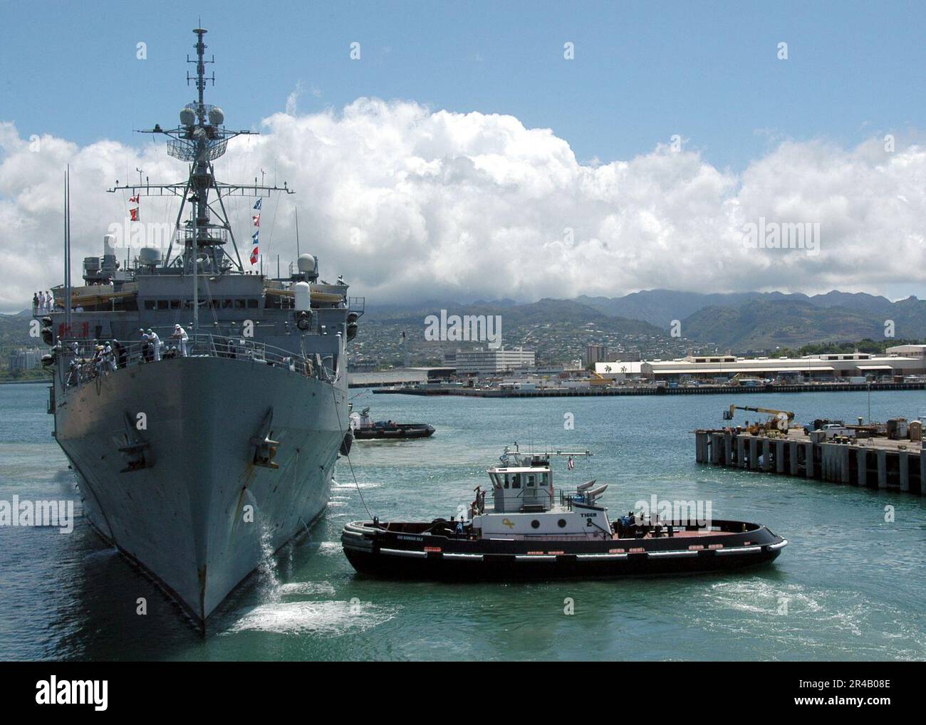US Navy The Austin-class amphibious transport dock ship USS Duluth (LPD ...