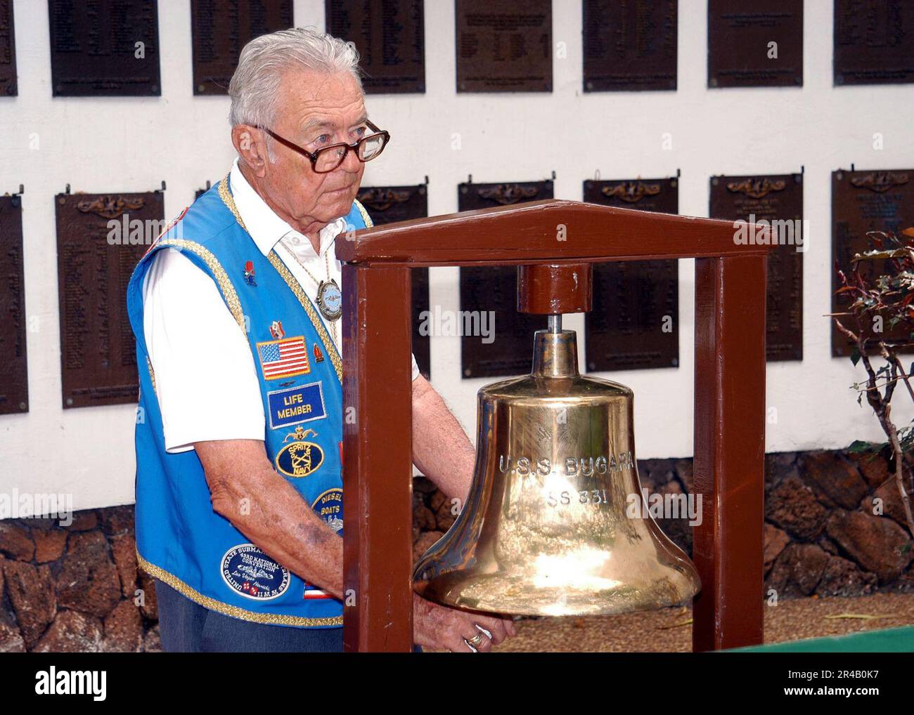 US Navy United States Navy (Ret.), Lt. Cmdr. conducts roll call by ...