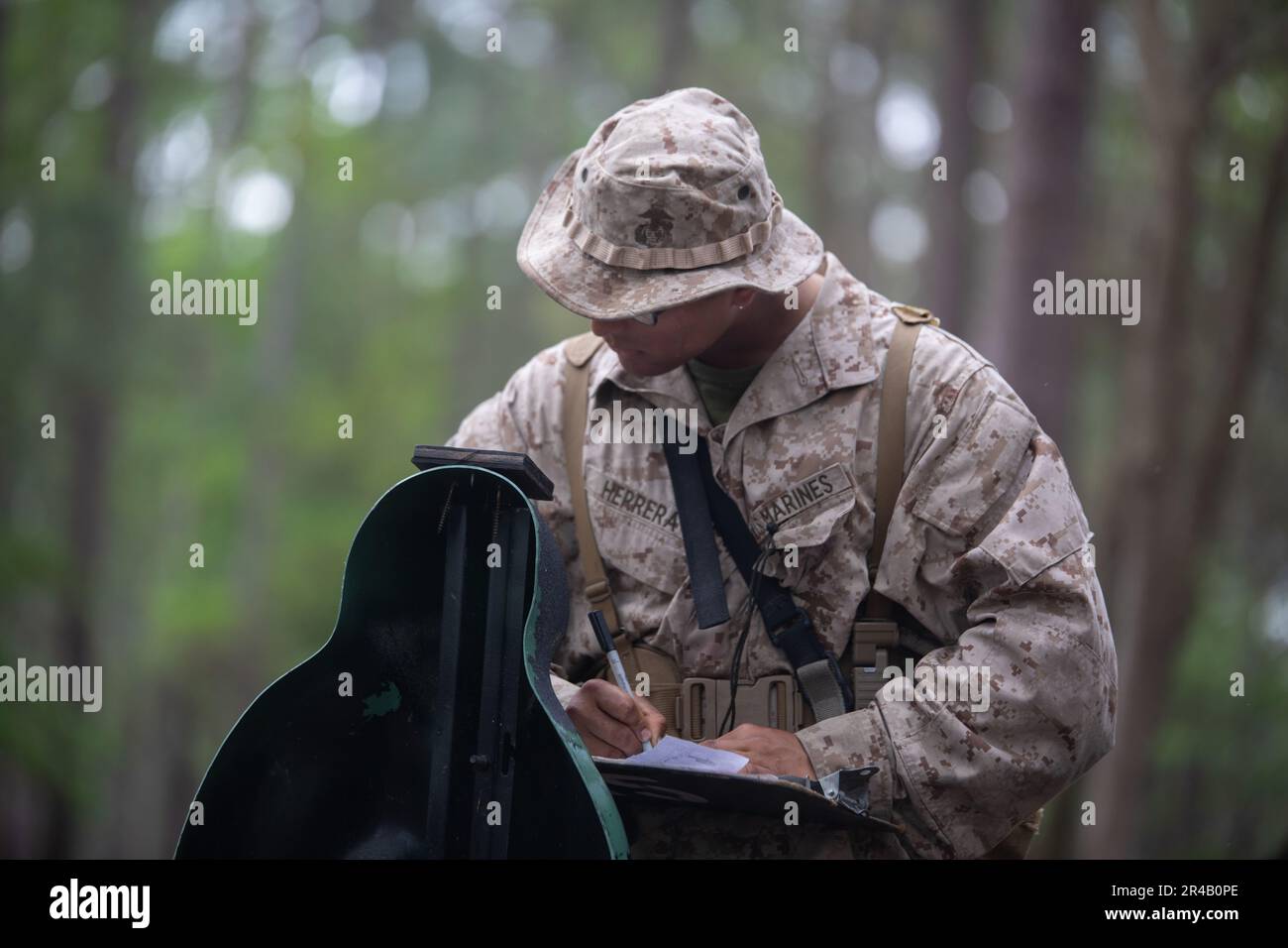 Recruits with Hotel Company, 2nd Recruit Training Battalion, conduct a ...