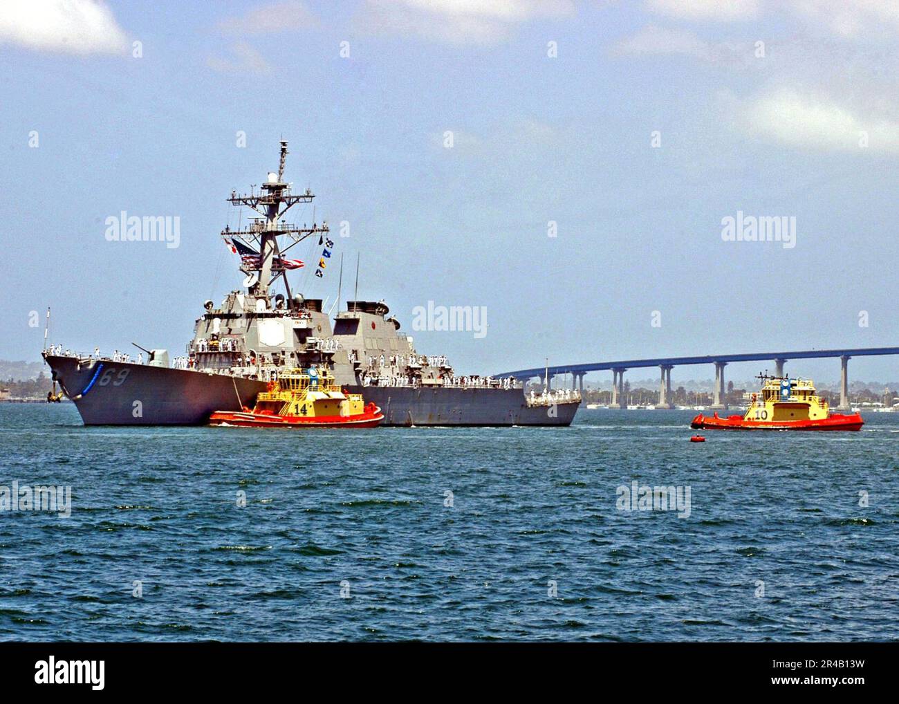 US Navy The guided missile destroyer USS Milius (DDG 69) transits ...