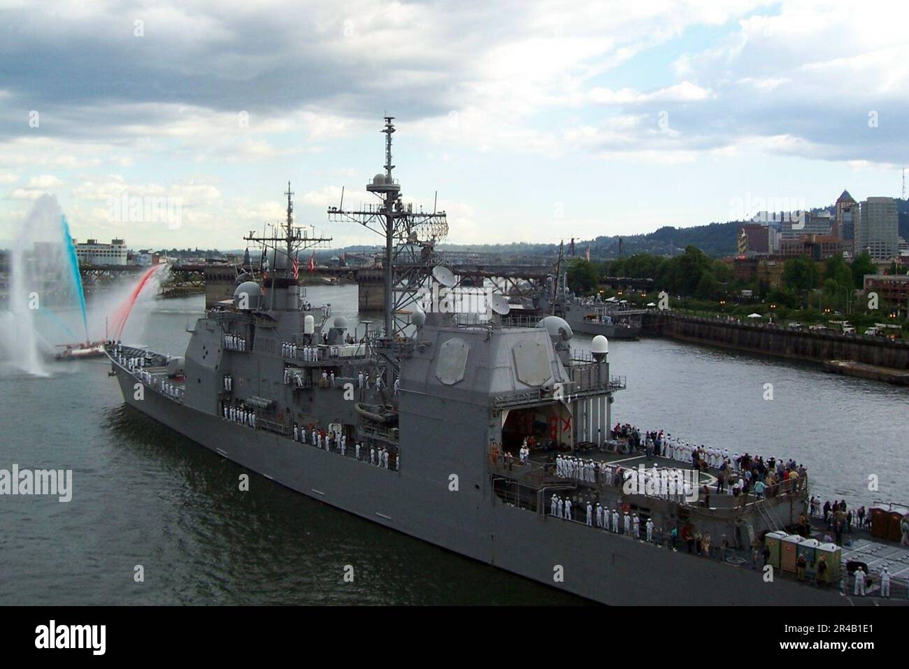 US Navy The guided missile cruiser USS Port Royal (CG 73) arrives to ...