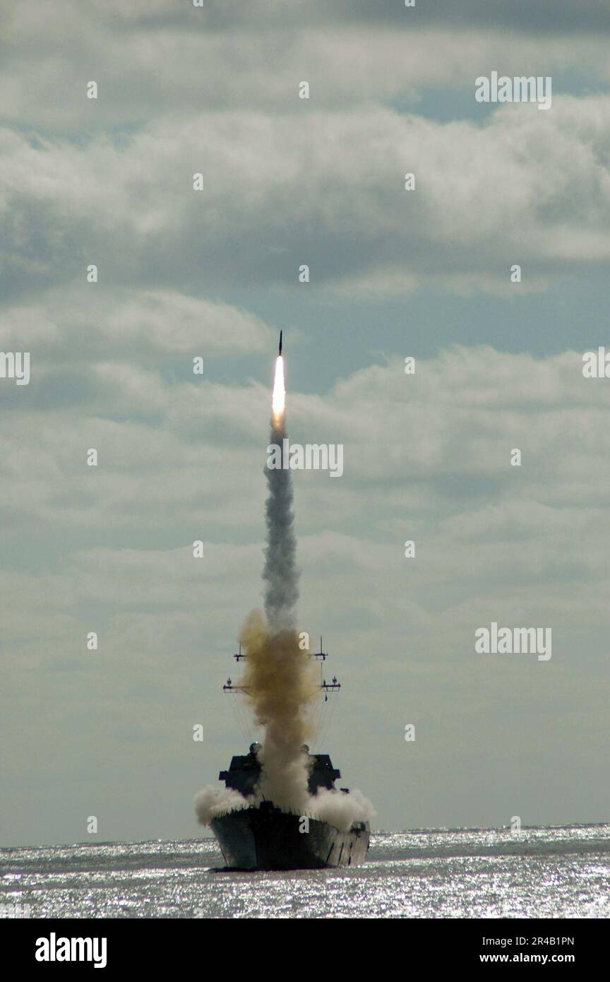 US Navy The Arleigh Burke Flight IIA-class guided missile destroyer USS ...