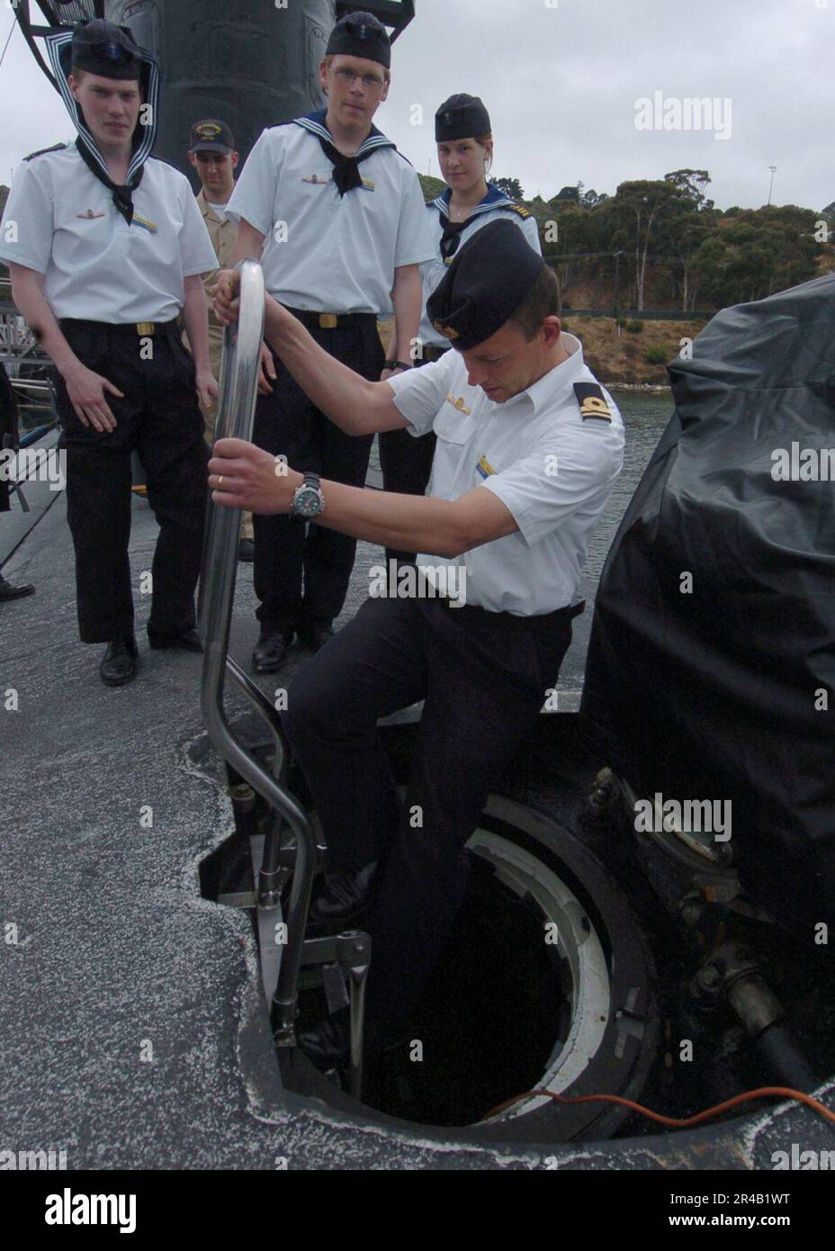 US Navy Officers and crew of the Swedish Navy submarine HMS Gotland (A ...