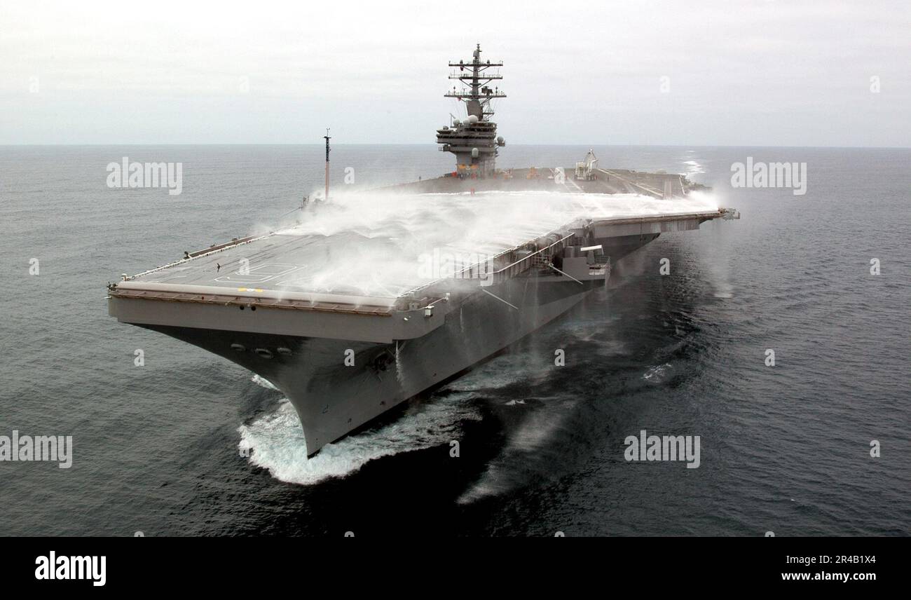 US Navy he Nimitz-class aircraft carrier USS Ronald Reagan (CVN 76 ...
