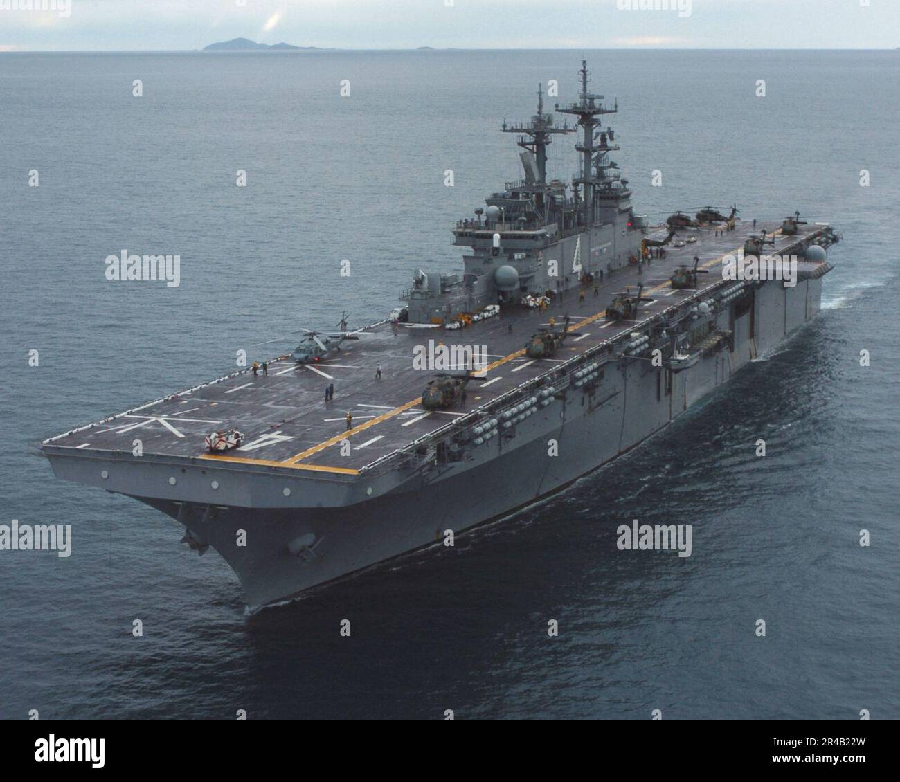 US Navy The amphibious assault ship USS Boxer (LHD 4) prepares to ...