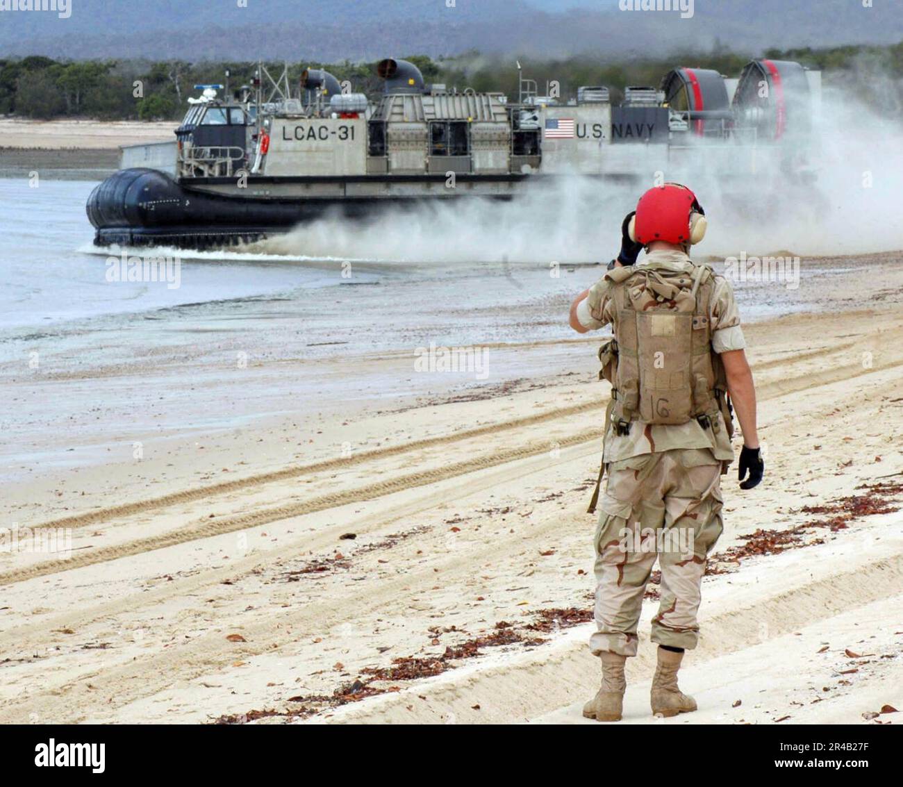 US Navy A beachmaster watches as a Landing Craft, Air Cushion (LCAC ...