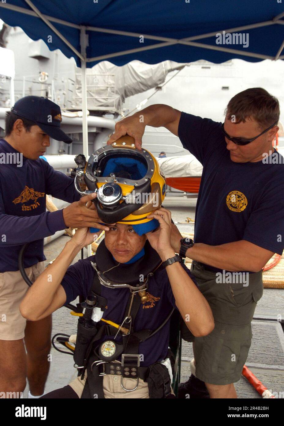 Mk 21 dive helmet hi-res stock photography and images - Alamy