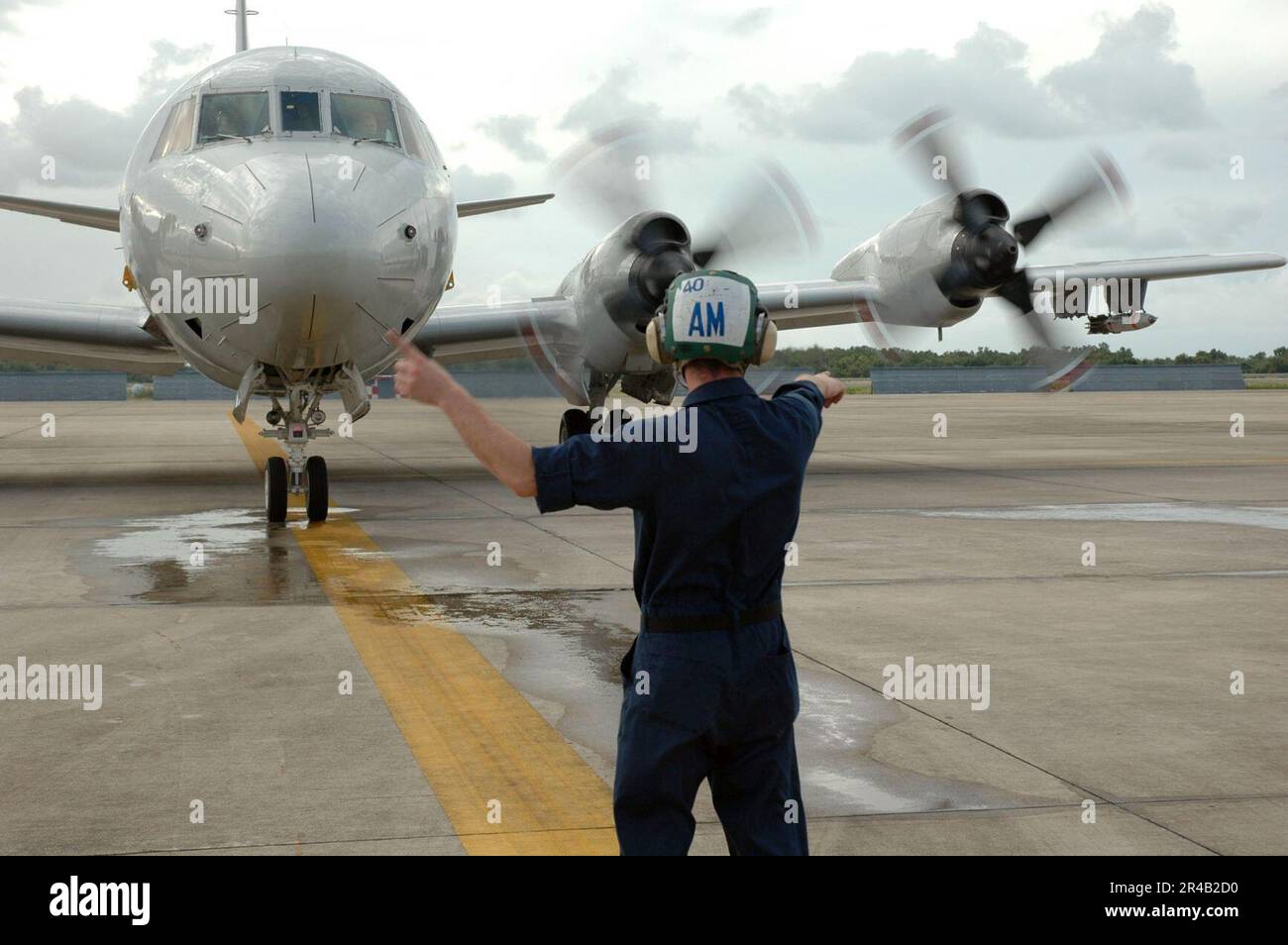 US Navy Aviation Structural Mechanic 2nd Class signal engines has ...