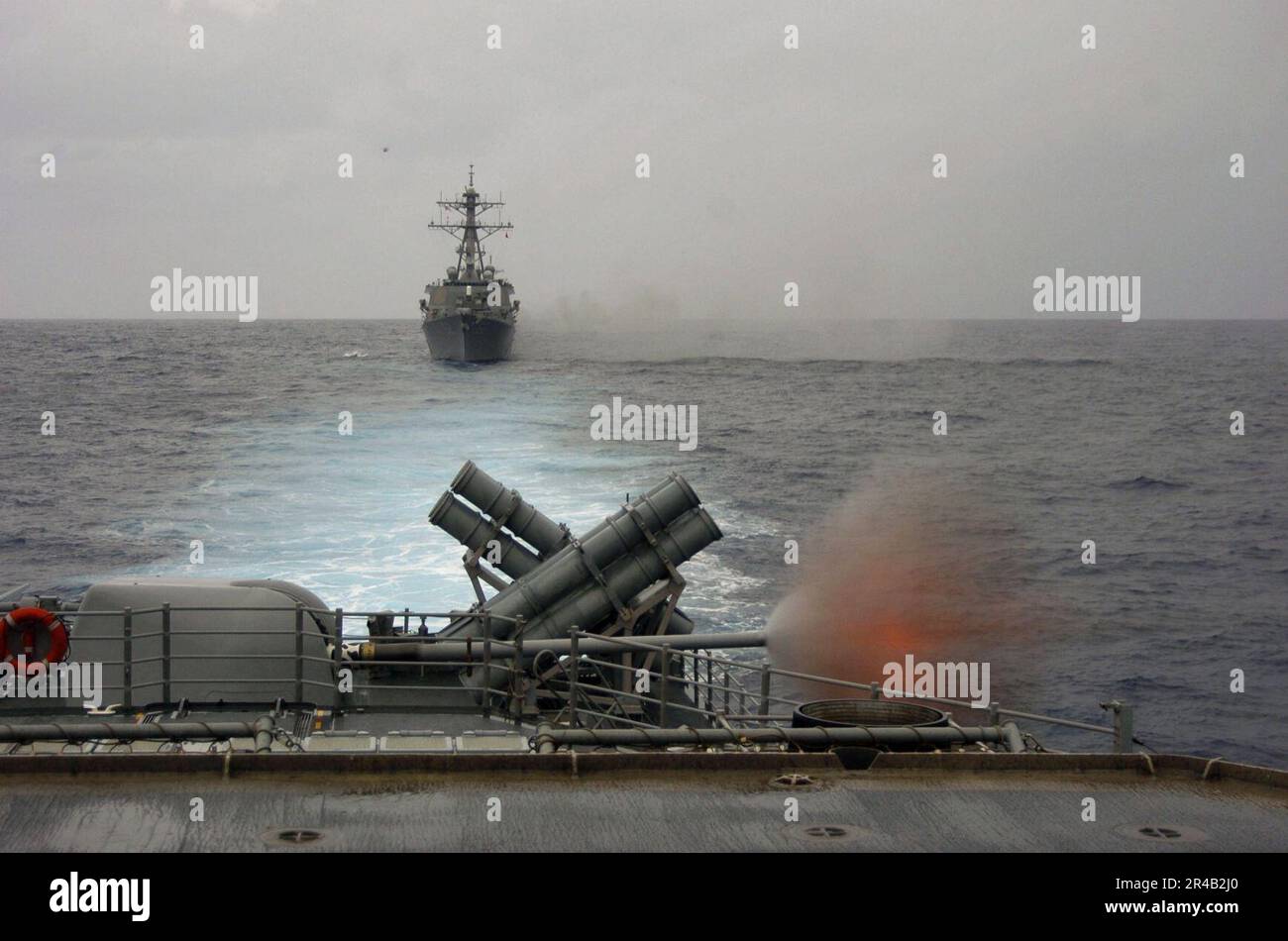 US Navy The guided missile cruiser USS Cowpens (CG 63) fires a round ...