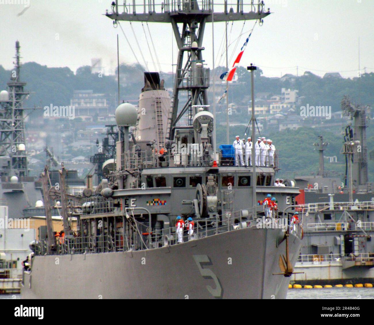 US Navy The mine countermeasures ship USS Guardian (MCM 5) pulls into ...