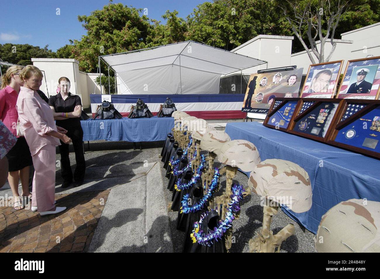 US Navy Friends and family of the fallen Sailors assigned to SEAL ...