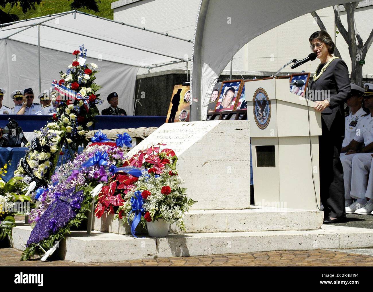 US Navy Hawaii Governor Linda Lingle speaks during a memorial service ...