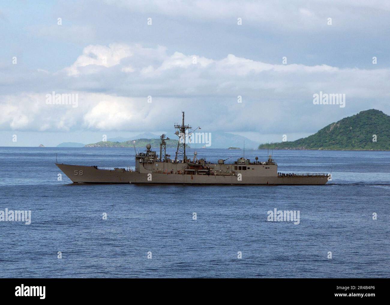 US Navy The guided missile frigate USS Samuel B. Roberts (FFG 58 ...