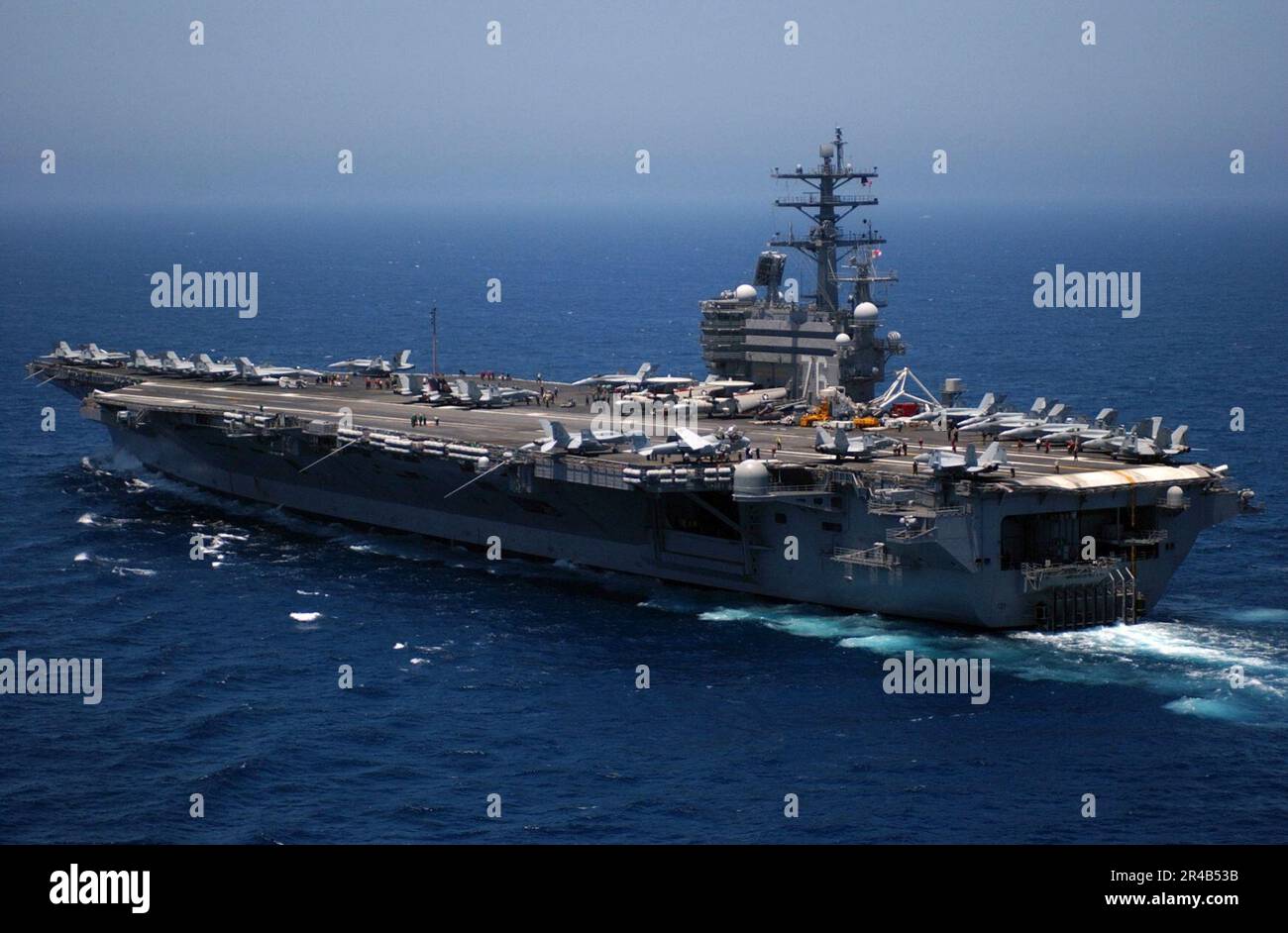 US Navy The Nimitz-class aircraft carrier USS Ronald Reagan (CVN 76 ...