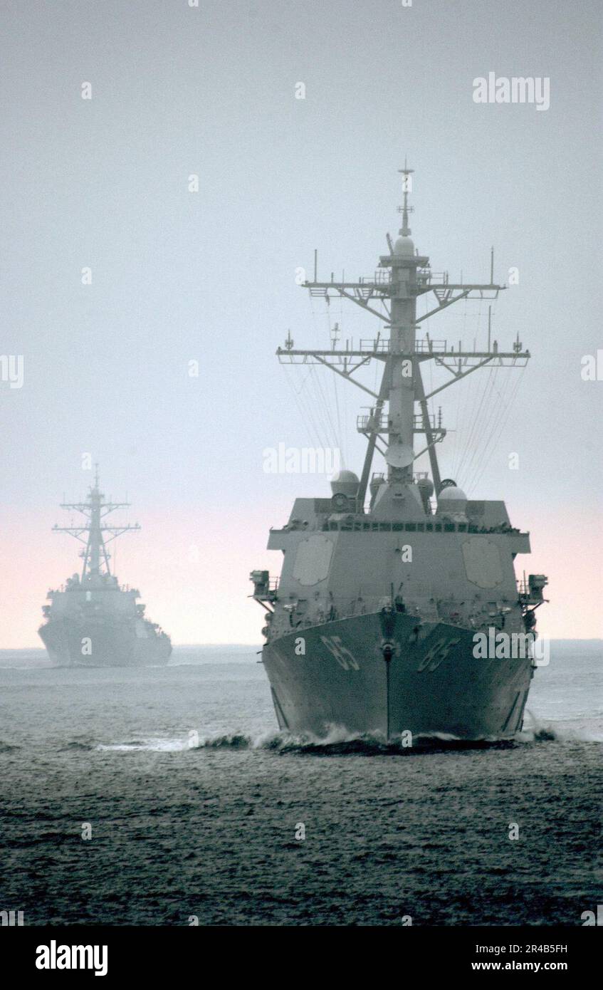 US Navy The guided-missile destroyer USS McCampbell (DDG 85) prepares ...