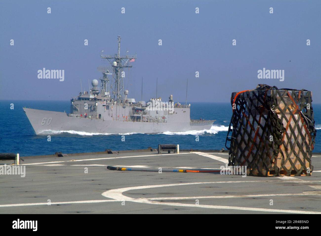 US Navy The guided missile frigate USS Rodney M. Davis (FFG 60) comes ...