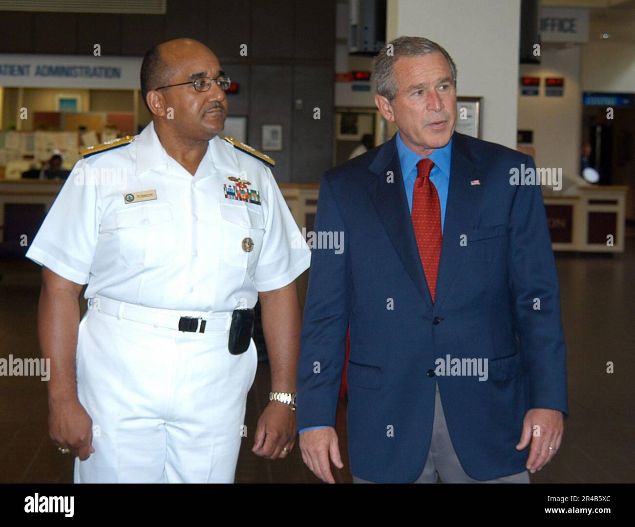 US Navy Presiden Bush leave Bethesda Naval Hospital Stock Photo - Alamy