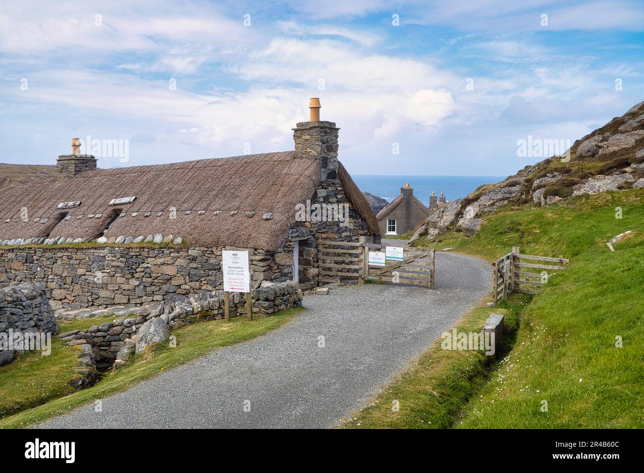 Gearrannan Black House Village, Restored thatched cottages. Carloway ...