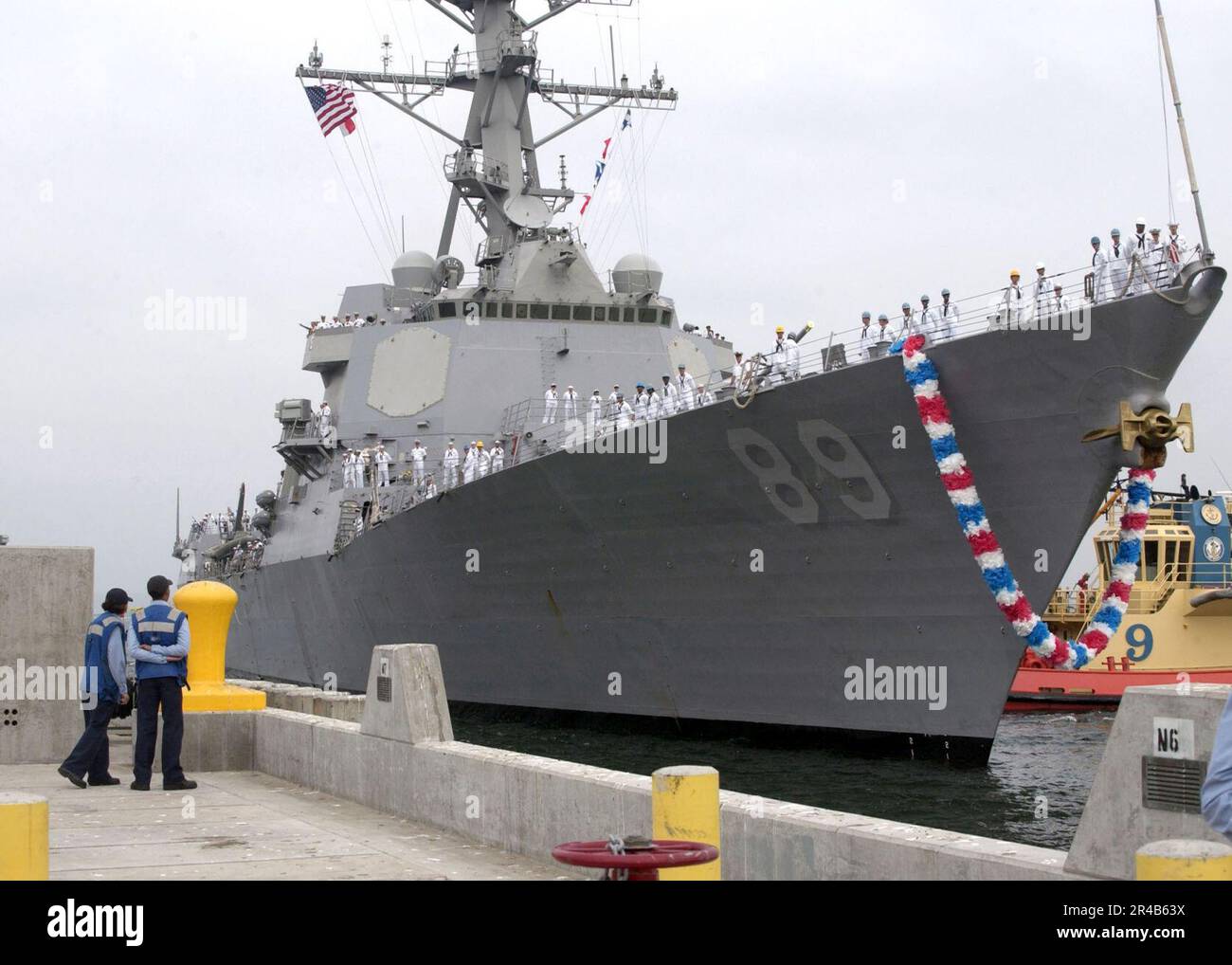 US Navy The Arleigh Burke-class guided missile destroyer USS Mustin ...