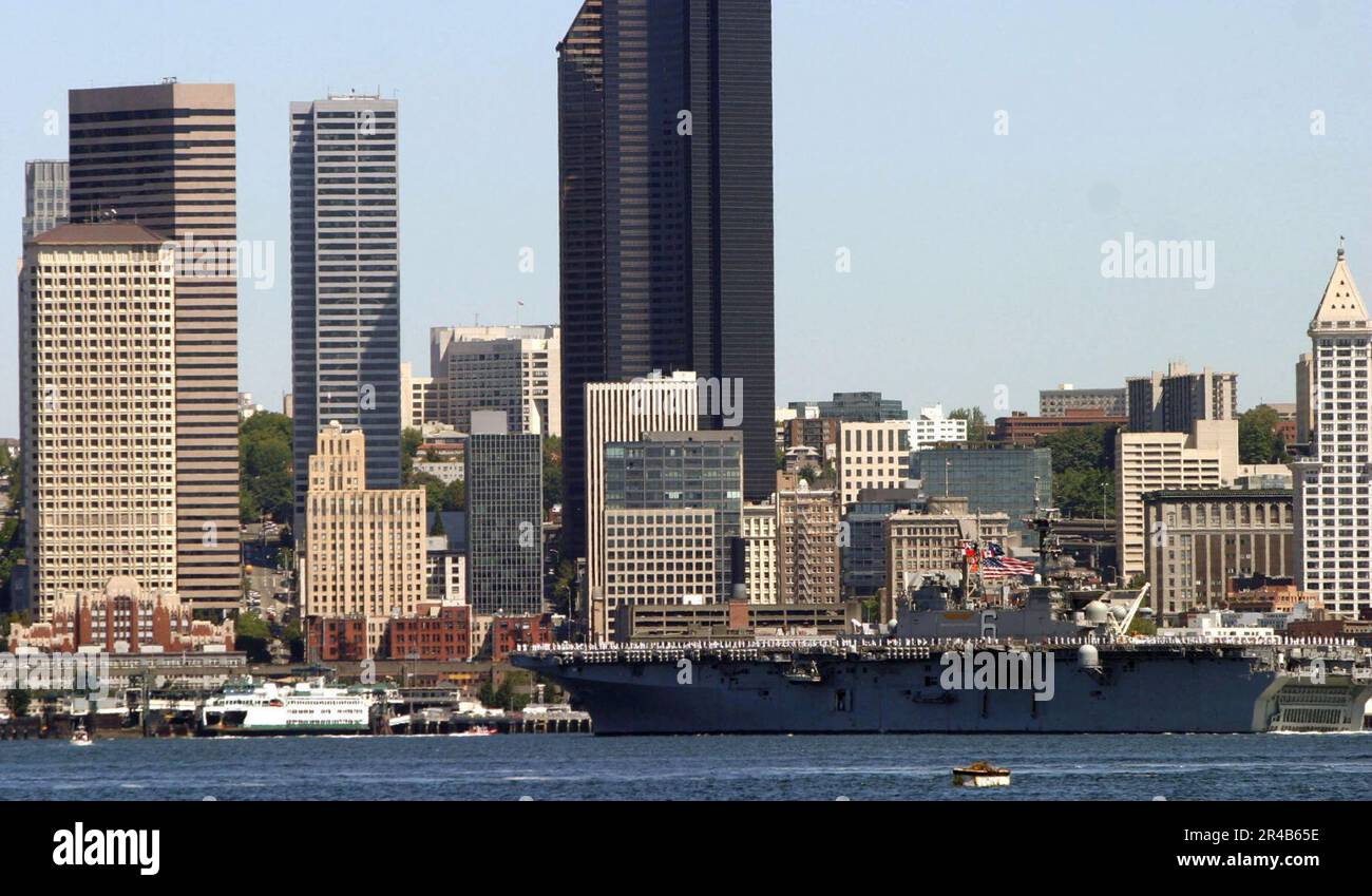 US Navy The amphibious assault ship USS Bonhomme Richard (LHD 6), sails ...
