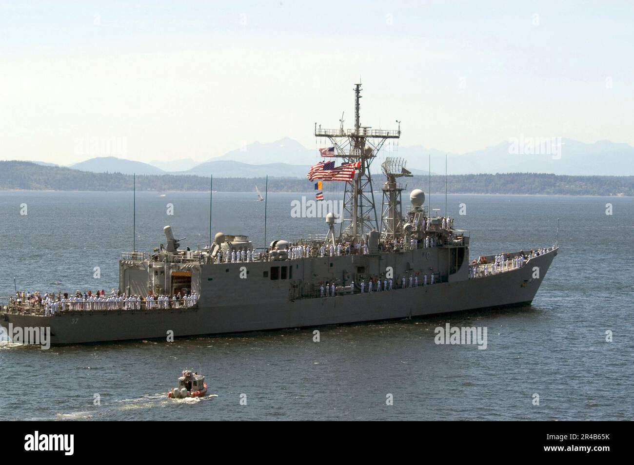 US Navy The guided missile frigate USS Crommelin (FFG 37) takes part in ...