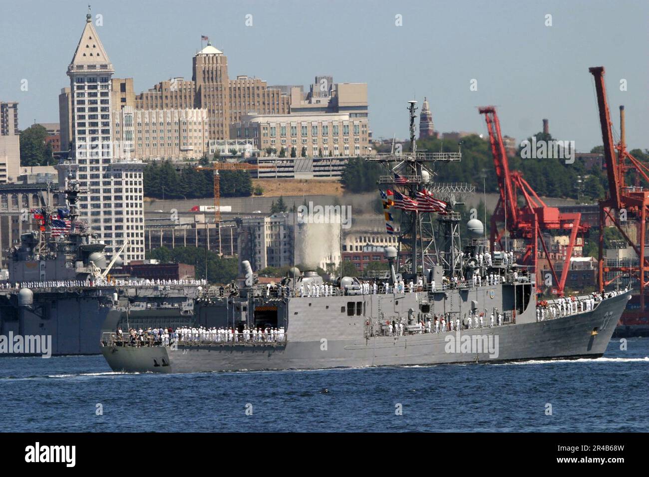 US Navy The guided missile frigate USS Crommelin (FFG 37), rounds the ...