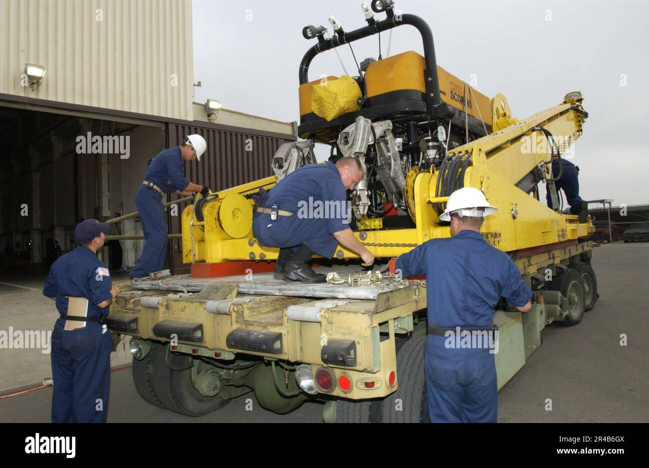 US Navy Sailors assigned to the U.S. Navy's Unmanned Vehicle (UMV ...