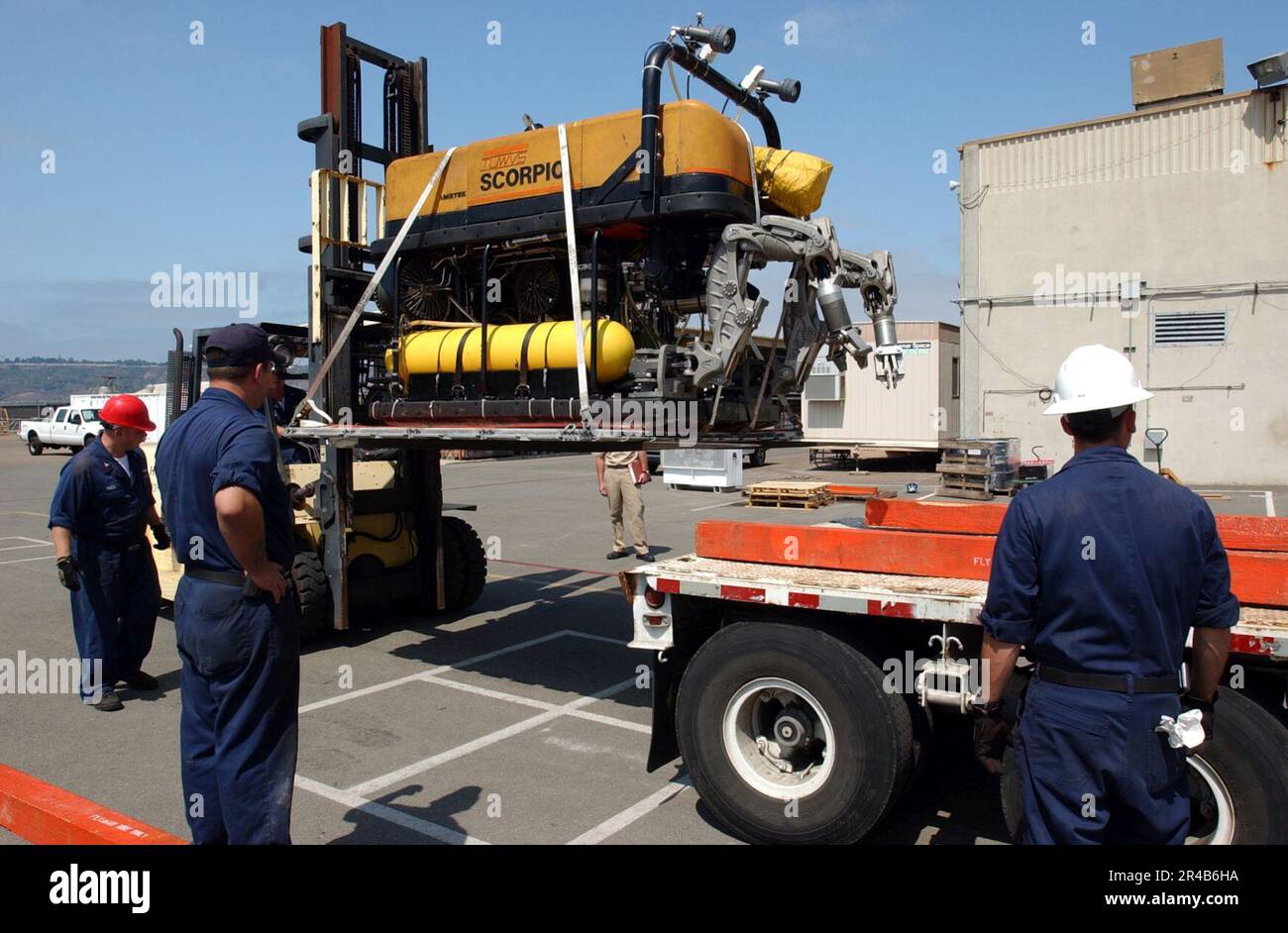 US Navy Sailors assigned to the U.S. Navy's Tethered Underwater Vehicle ...