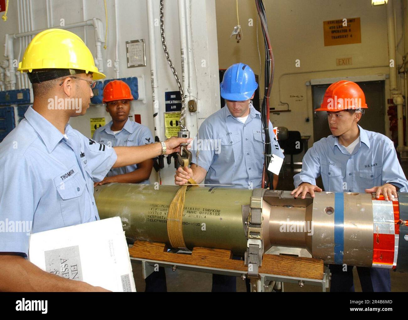 US Navy Sailors assigned to the Advanced Under Sea Weapons Department ...