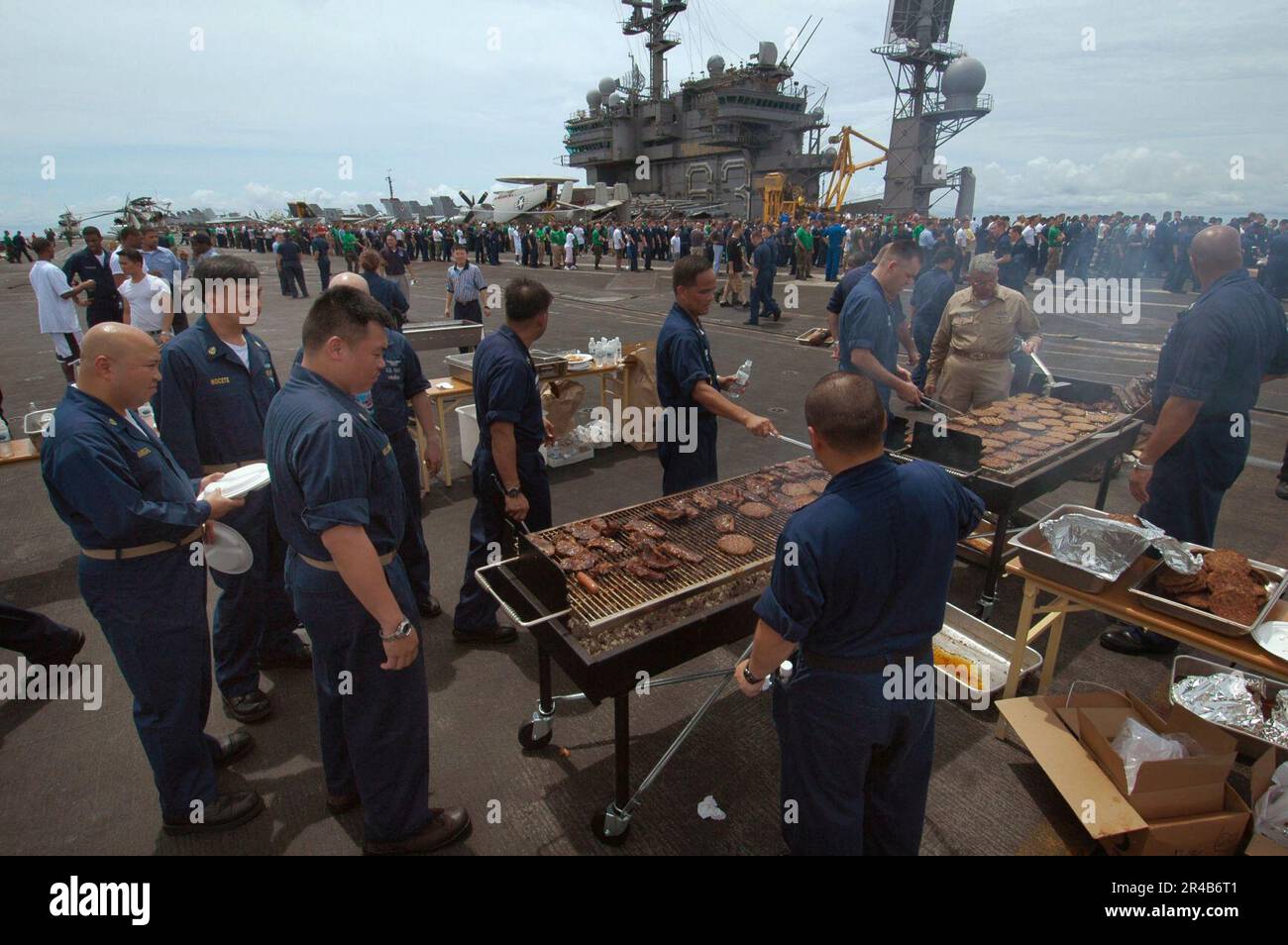 US Navy Chiefs and perspective chief petty officers grill hamburgers ...