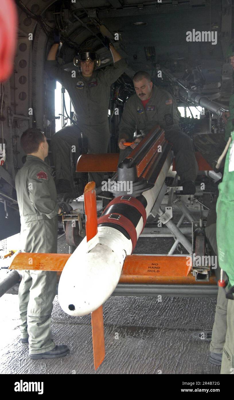 US Navy Sailors assigned to Helicopter Mine Countermeasures Squadron ...