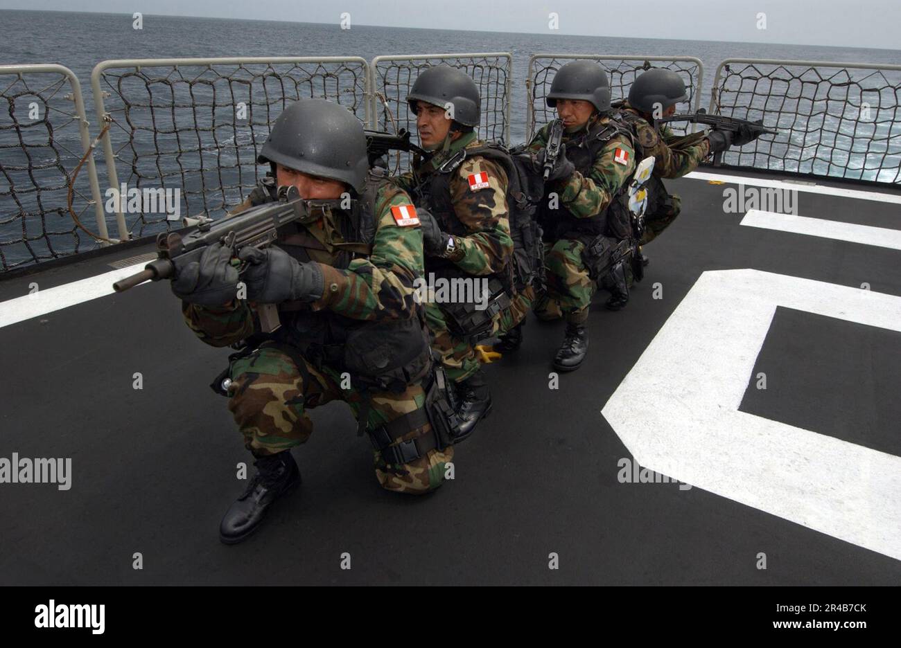 US Navy A group of Peruvian Navy special warfare operators practice ...