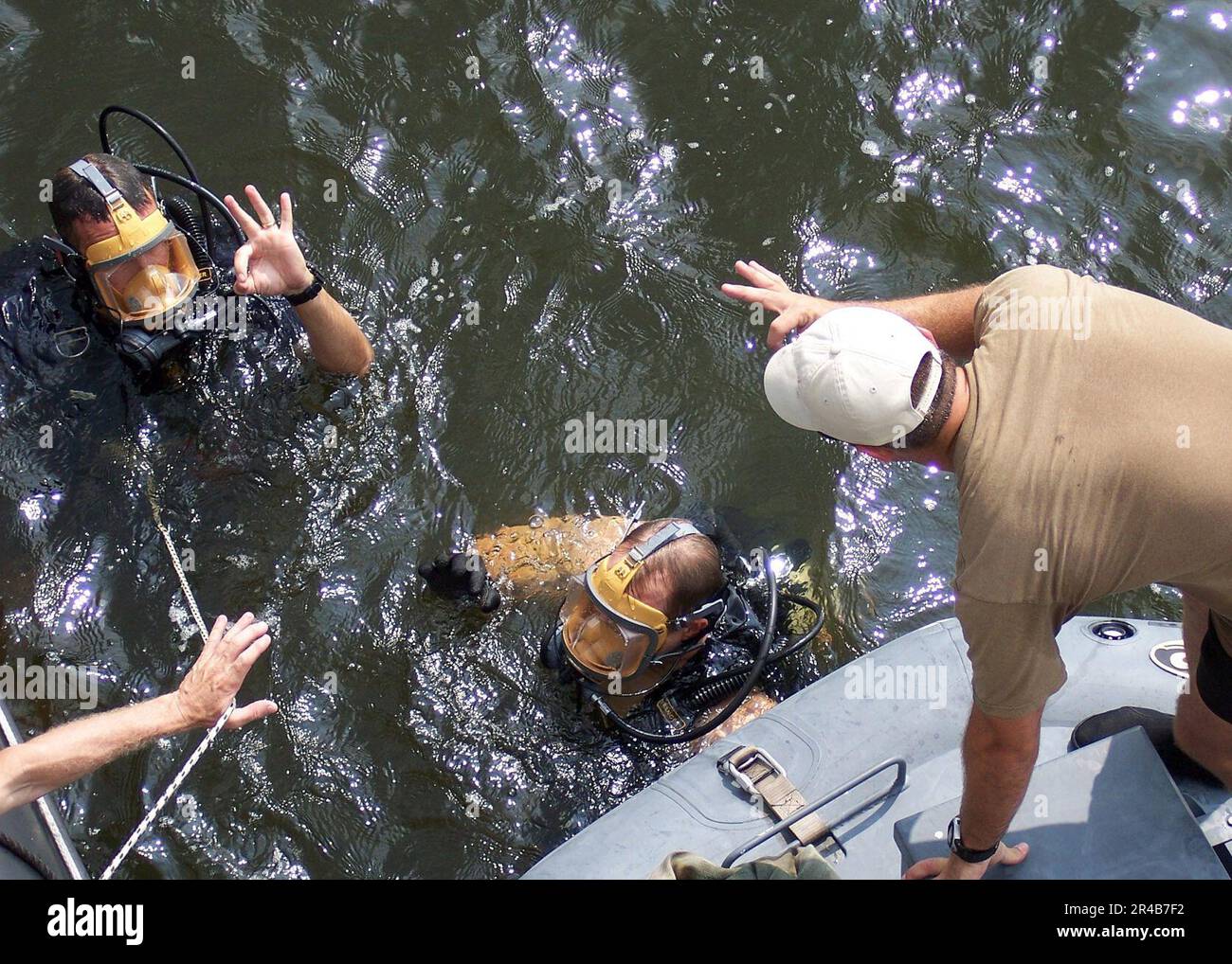 Explosive ordnance disposal mobile unit 12 hi-res stock photography and ...