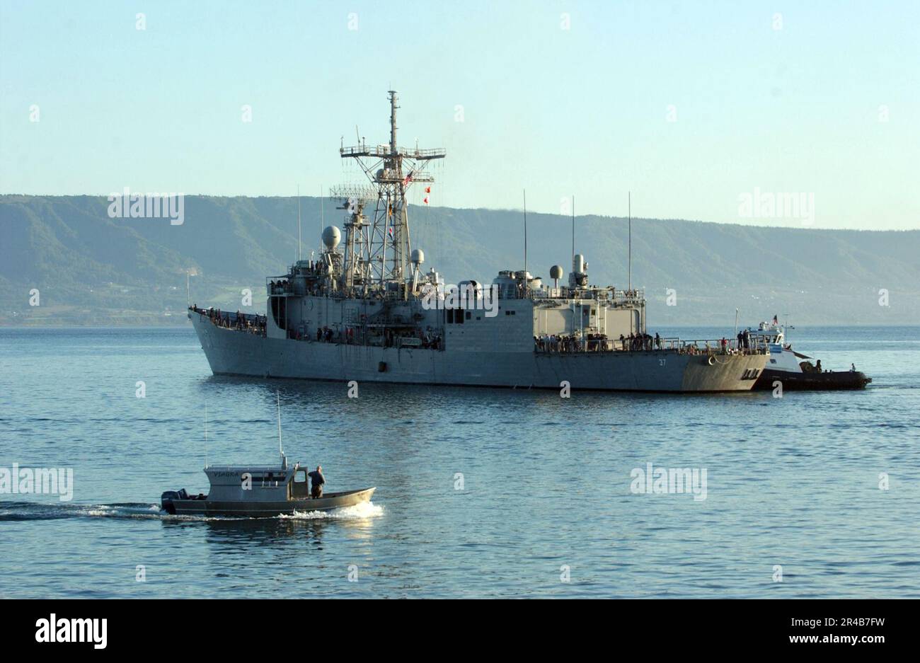US Navy U.S. Navy guided missile frigate USS Crommelin (FFG 37) arrives ...