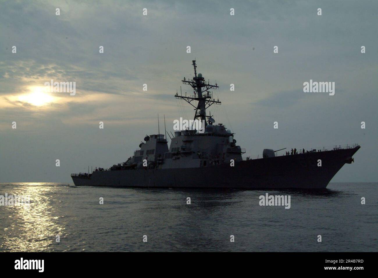 US Navy The guided missile destroyer USS Paul Hamilton (DDG 60 ...