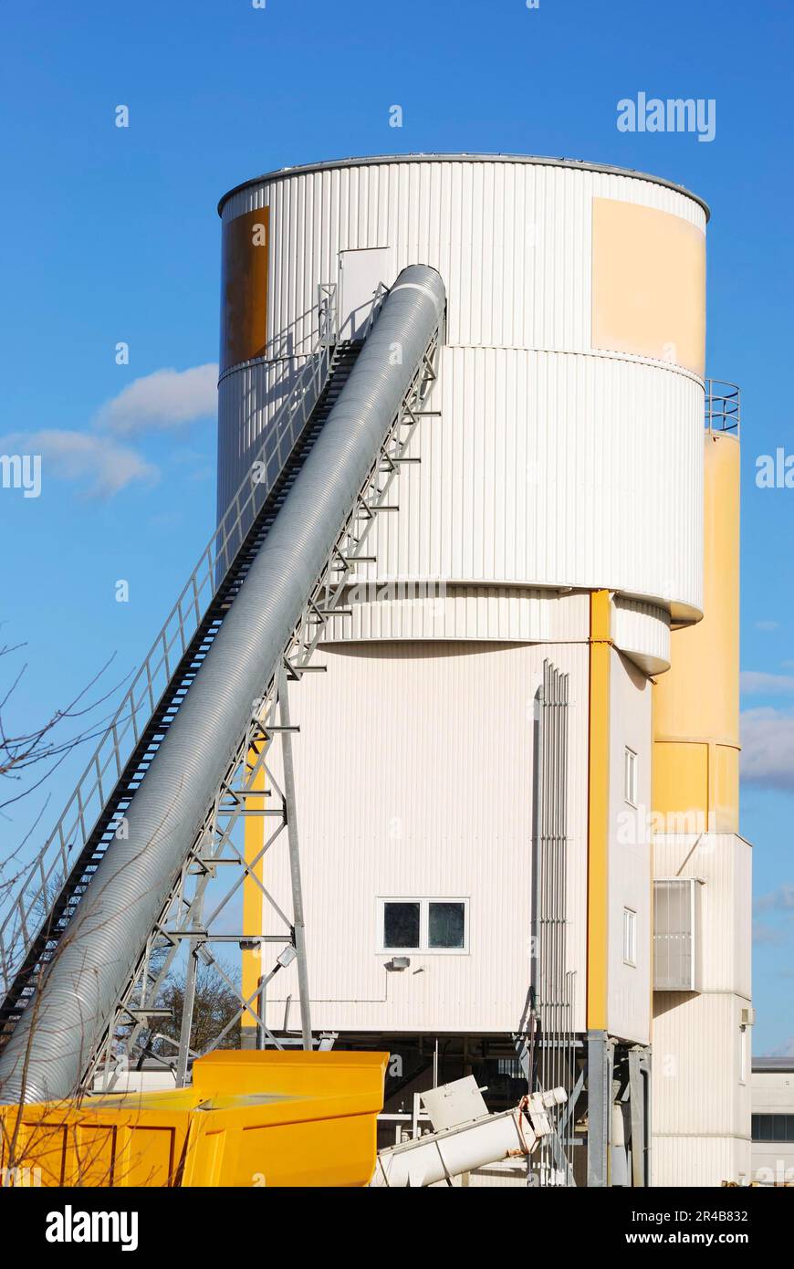 Storage tank of a cement plant Stock Photo - Alamy